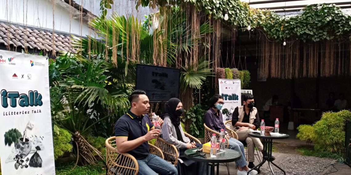 iTalk: Ajak Generasi Muda Atasi Sampah dengan Ekonomi Sirkular iTalk: Ajak Generasi Muda Atasi Sampah dengan Ekonomi Sirkular